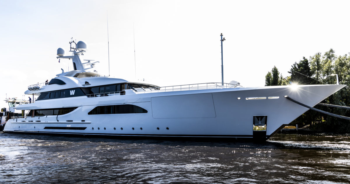 Feadship | Feadship W suffers only minimal damage after adjacent boat…